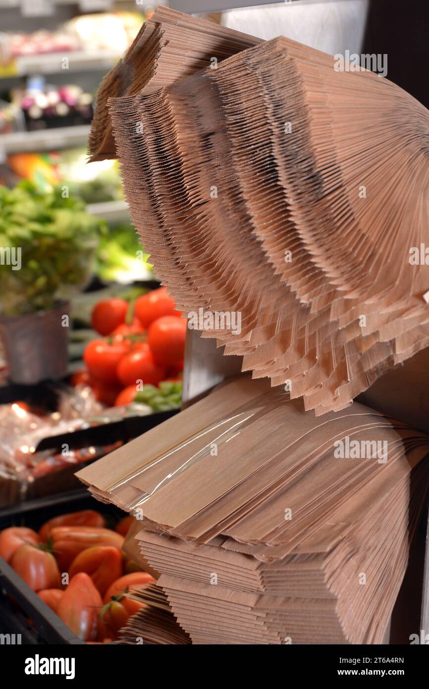 Bio paper bags for storing fruit and vegetables in a supermarket Stock ...