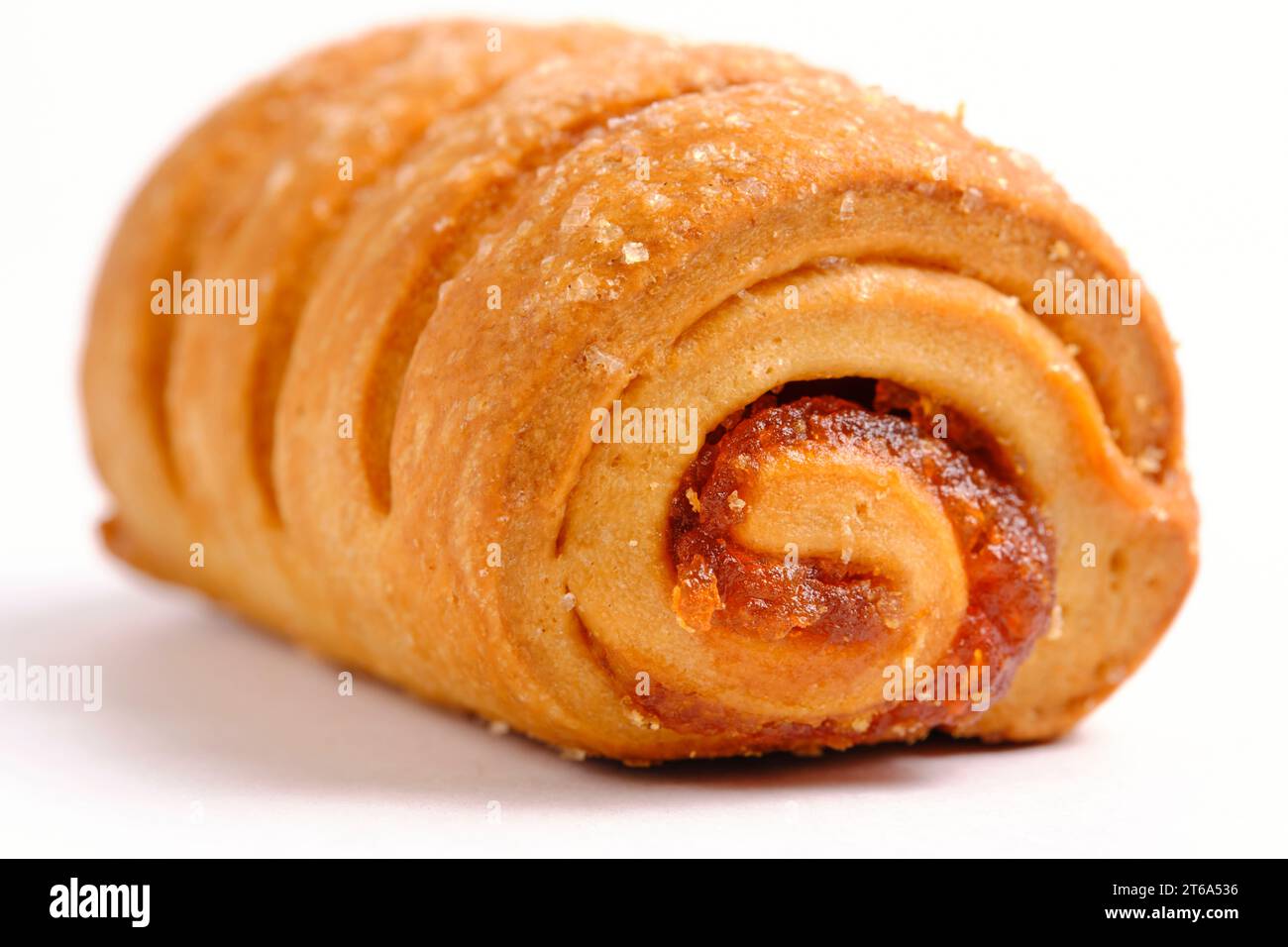 Roll roll with jam sprinkled with sugar, confectionery and pastries. On ...