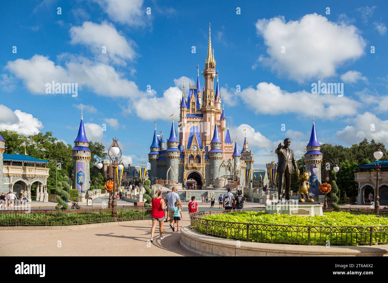 Partners statue in front of Cinderella's Castle at the end of Main ...