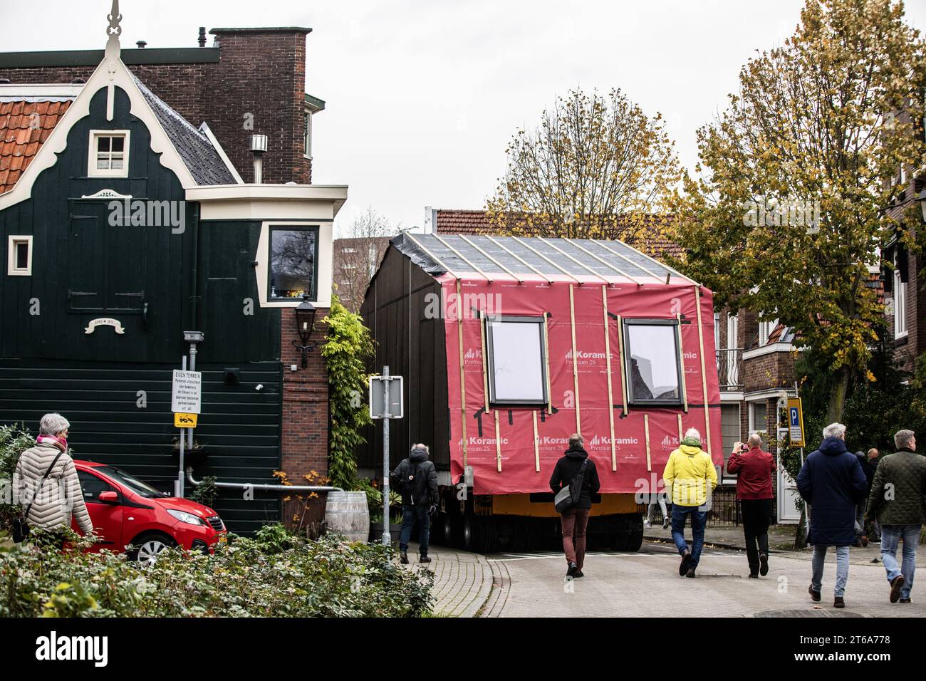 ZAANDAM - New modular homes in the Zaanse Rosmolenbuurt where a housing ...