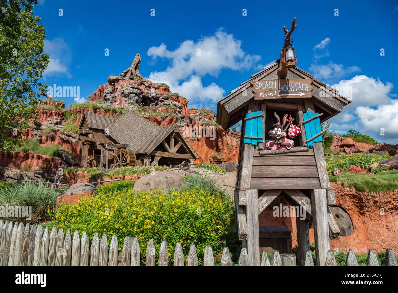 Splash Mountain log ride attraction in the Frontierland area of Magic ...