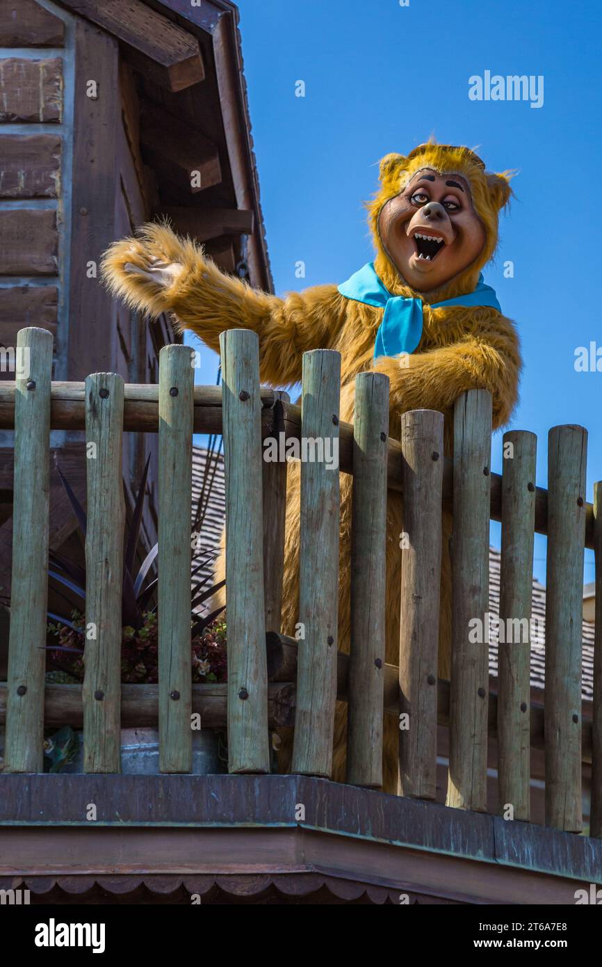 Character from the Country Bear Jamboree attraction welcome guests in ...