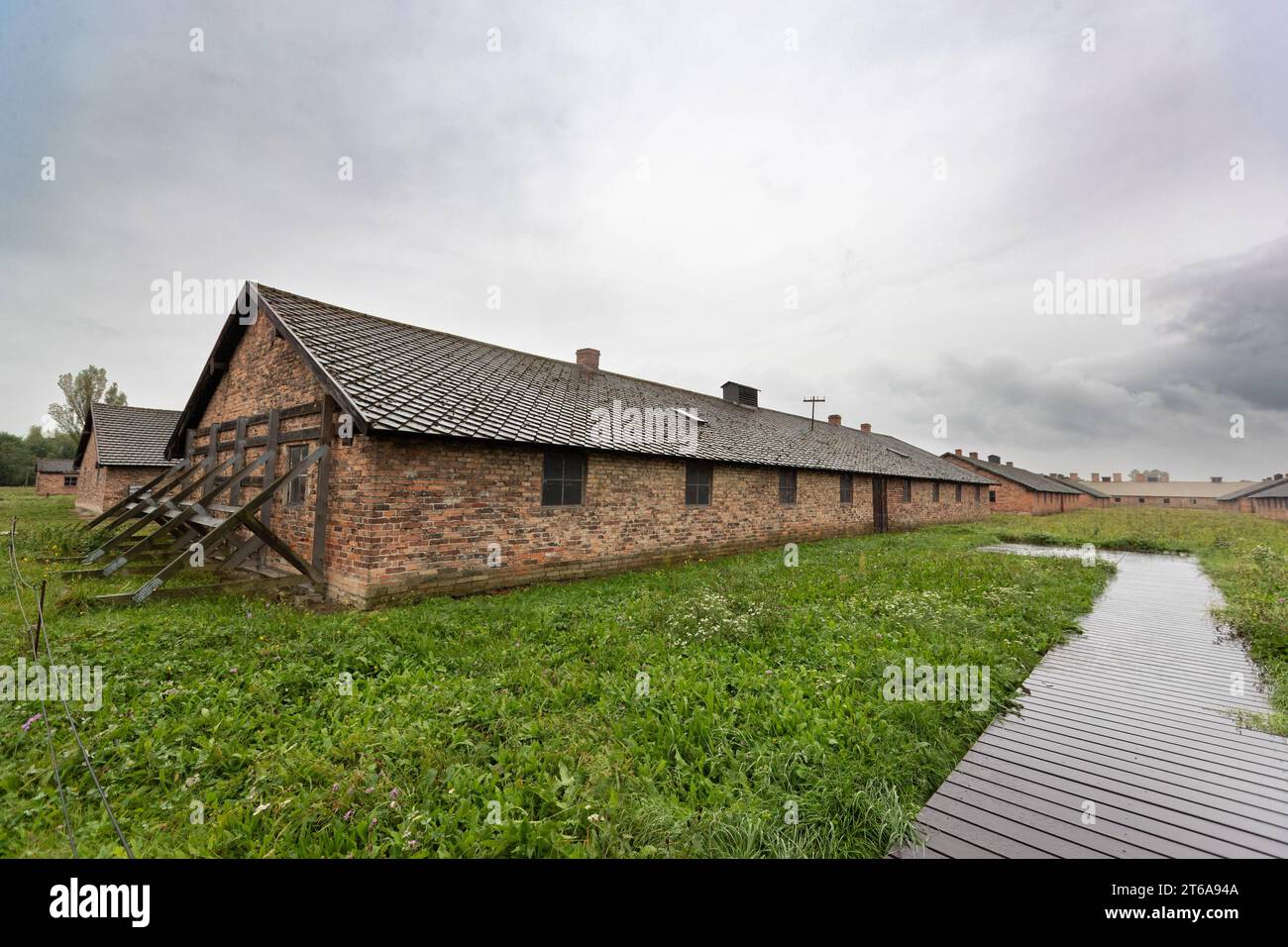KZ Auschwitz Frauen und Kinder wurden gemeinsam in Steinbaracken ...