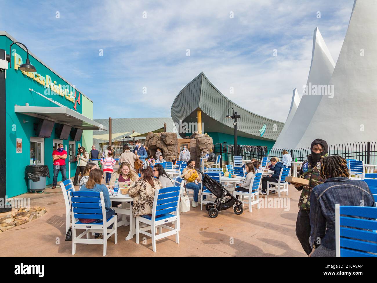 Pelican pointe cafe hi-res stock photography and images - Alamy