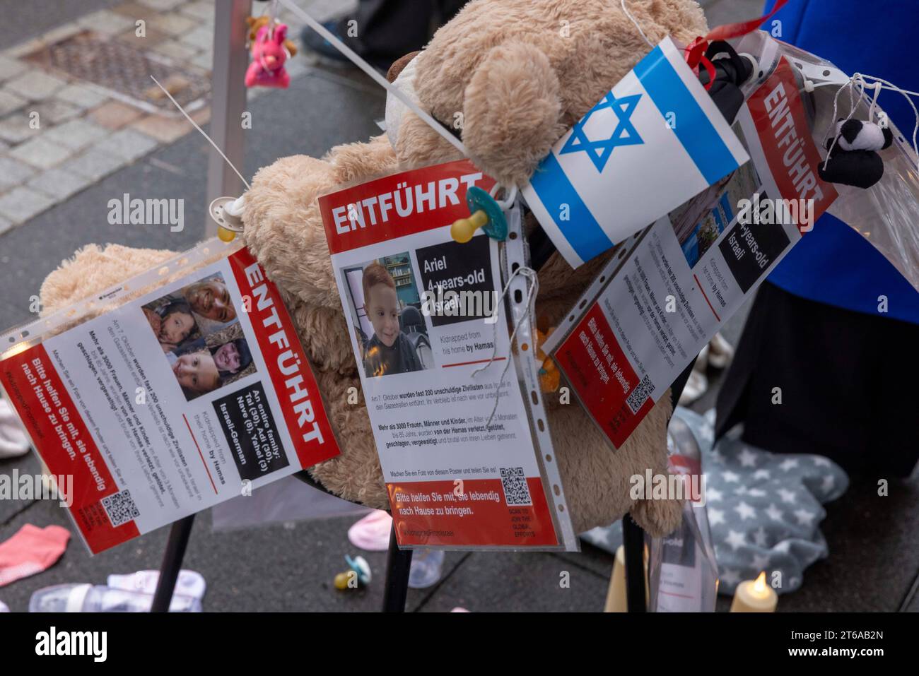 09 November 2023, Hesse, Frankfurt/Main: Flyers, teddy bears and ...