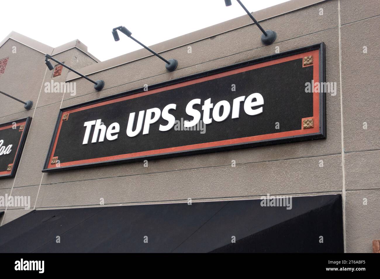 The ups store hi-res stock photography and images - Alamy