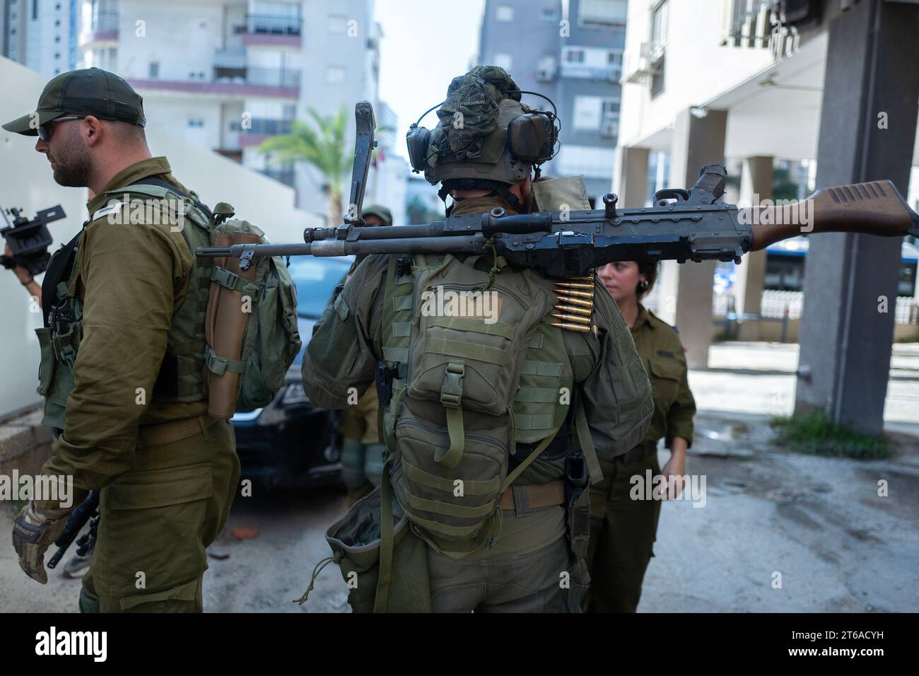 Bat Yam, Israel. 09th Nov, 2023. Israeli infantry soldiers from the ...