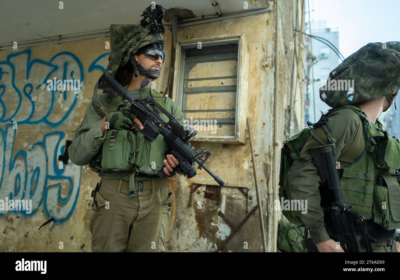 Bat Yam, Israel. 09th Nov, 2023. Israeli infantry soldiers from the ...