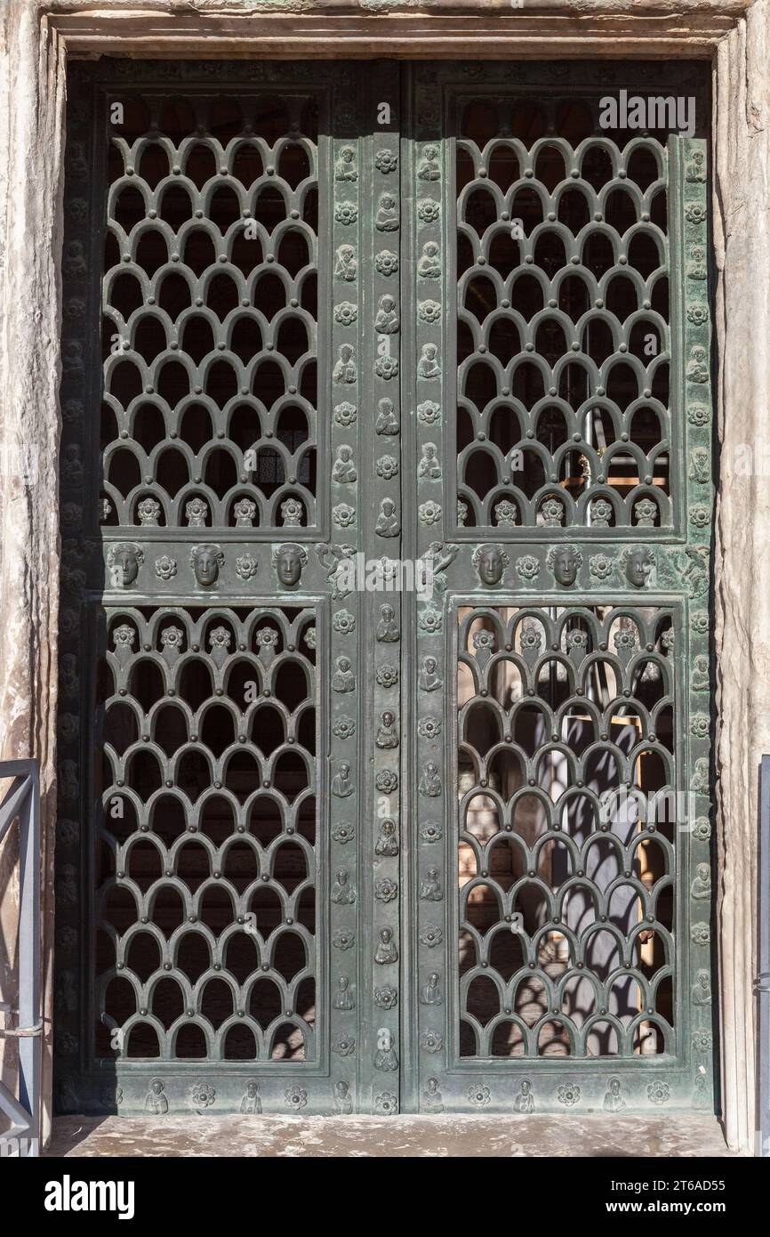 Fence of St. Mark's Basilica in Venice Stock Photo - Alamy