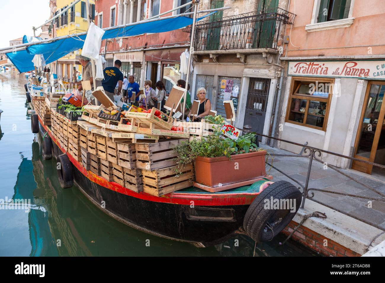 Venice boat serving as a vegetable market in front of Trattoria alla ...