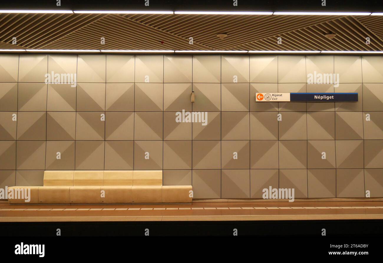 A bench on a platform at the Nepliget metro station, on the M3 line ...