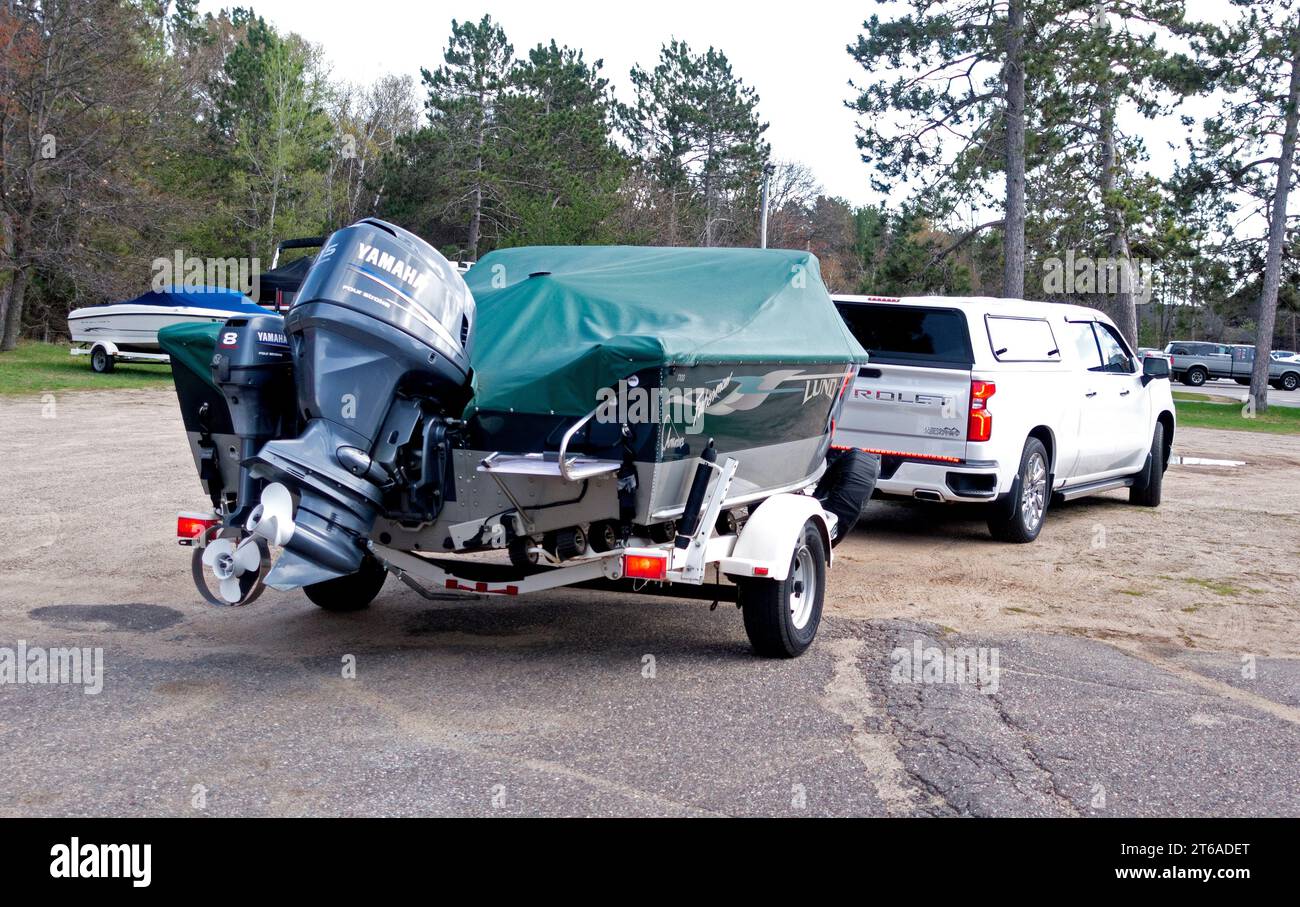 Lund 1700 fisherman adventure boat hi-res stock photography and images ...