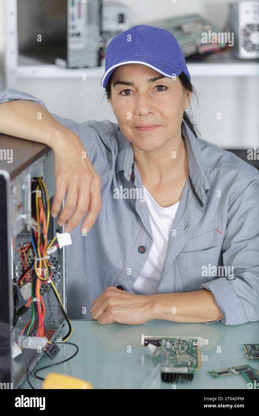 woman fixing a pc component in service center Stock Photo - Alamy
