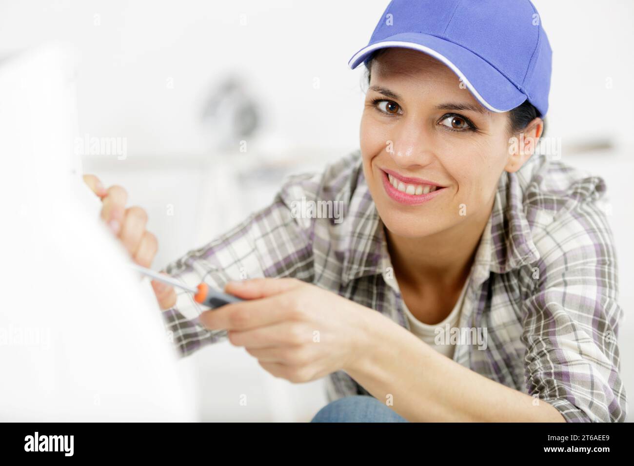 Installing device hi-res stock photography and images - Alamy