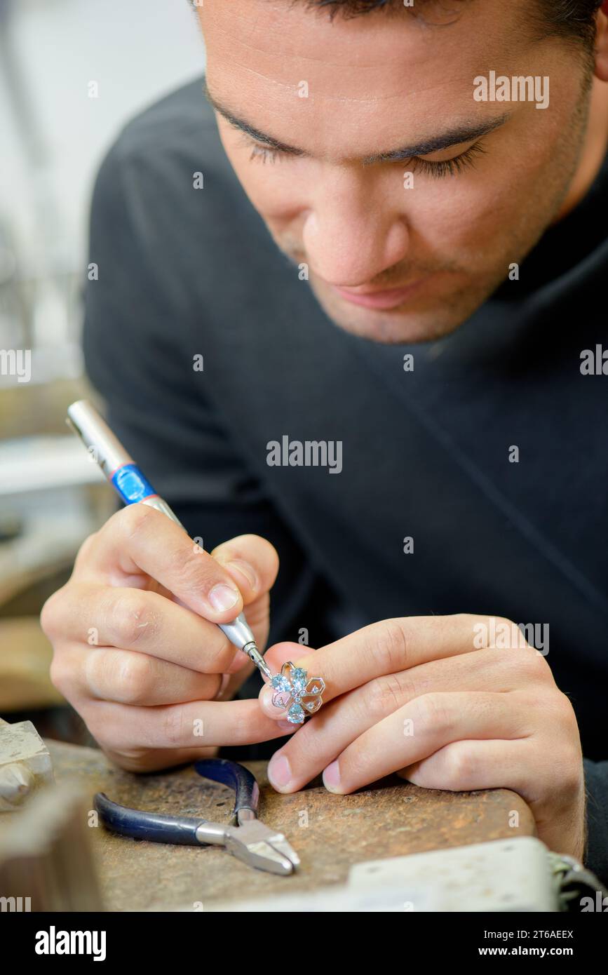 Jewellery expert hi-res stock photography and images - Alamy