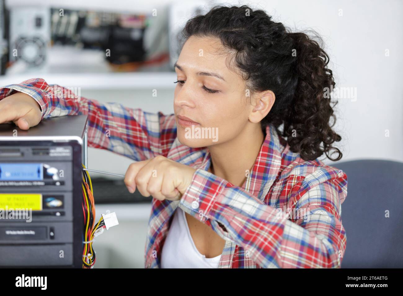 a woman installation of pc Stock Photo - Alamy