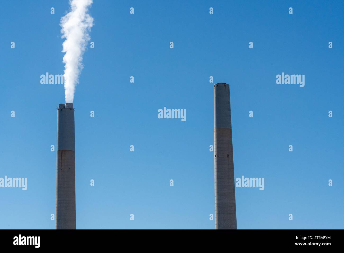 Smokestack emitting greenhouse gases Stock Photo - Alamy