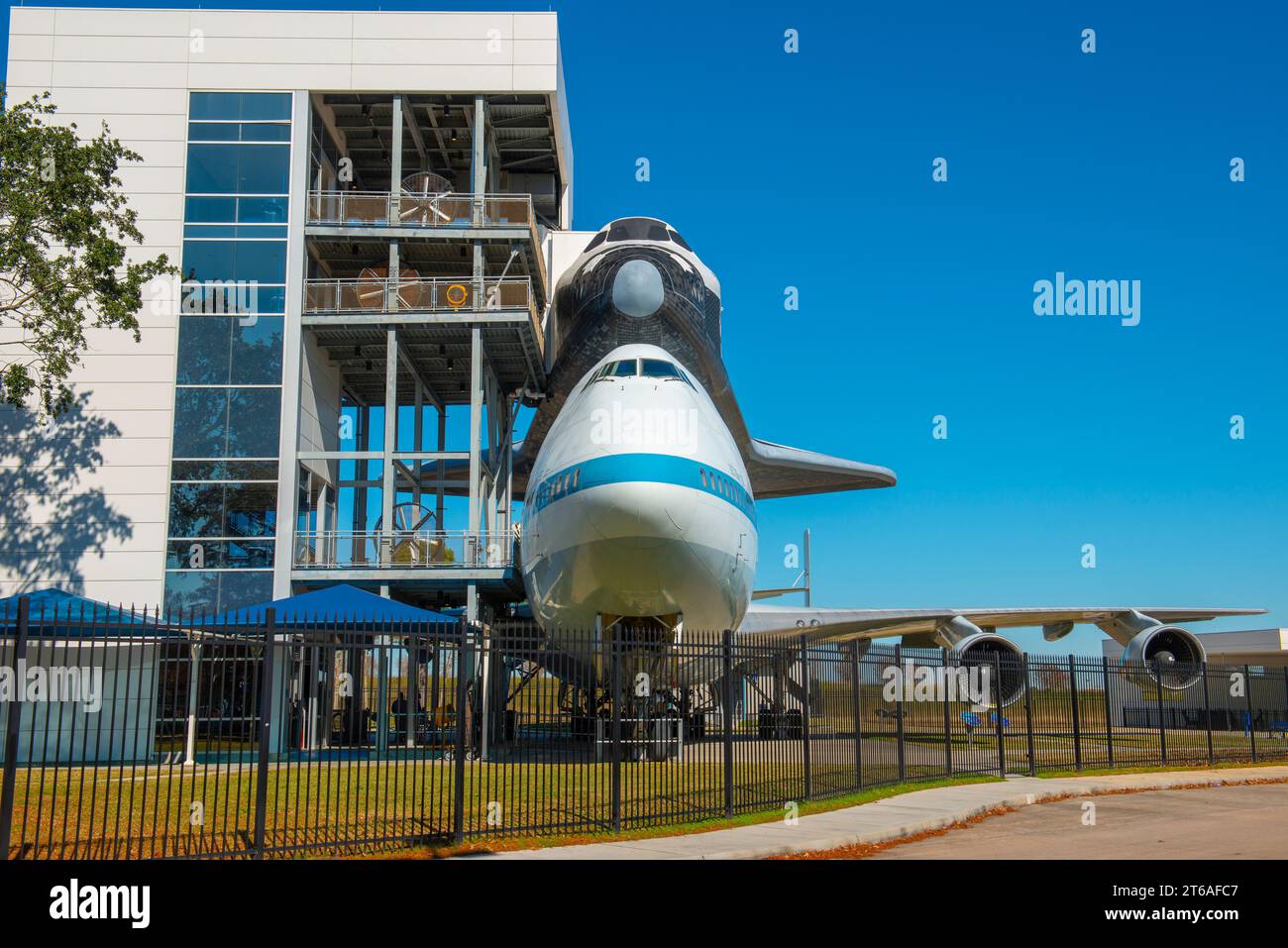 Satellite carrier hi-res stock photography and images - Alamy