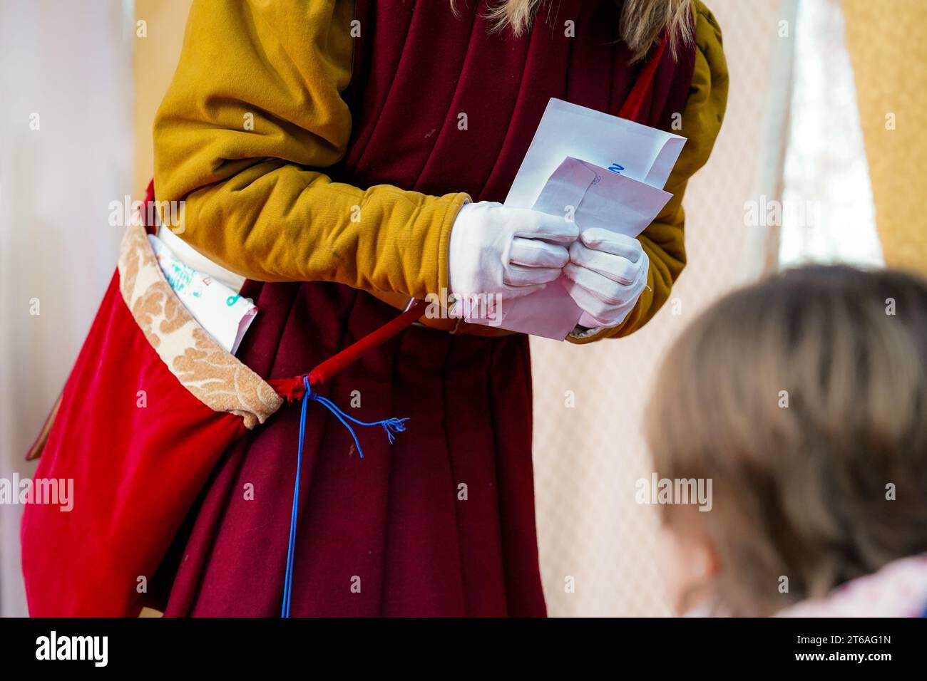 Child waiting to deliver letter to the king. Three Magic Kings, spanish ...