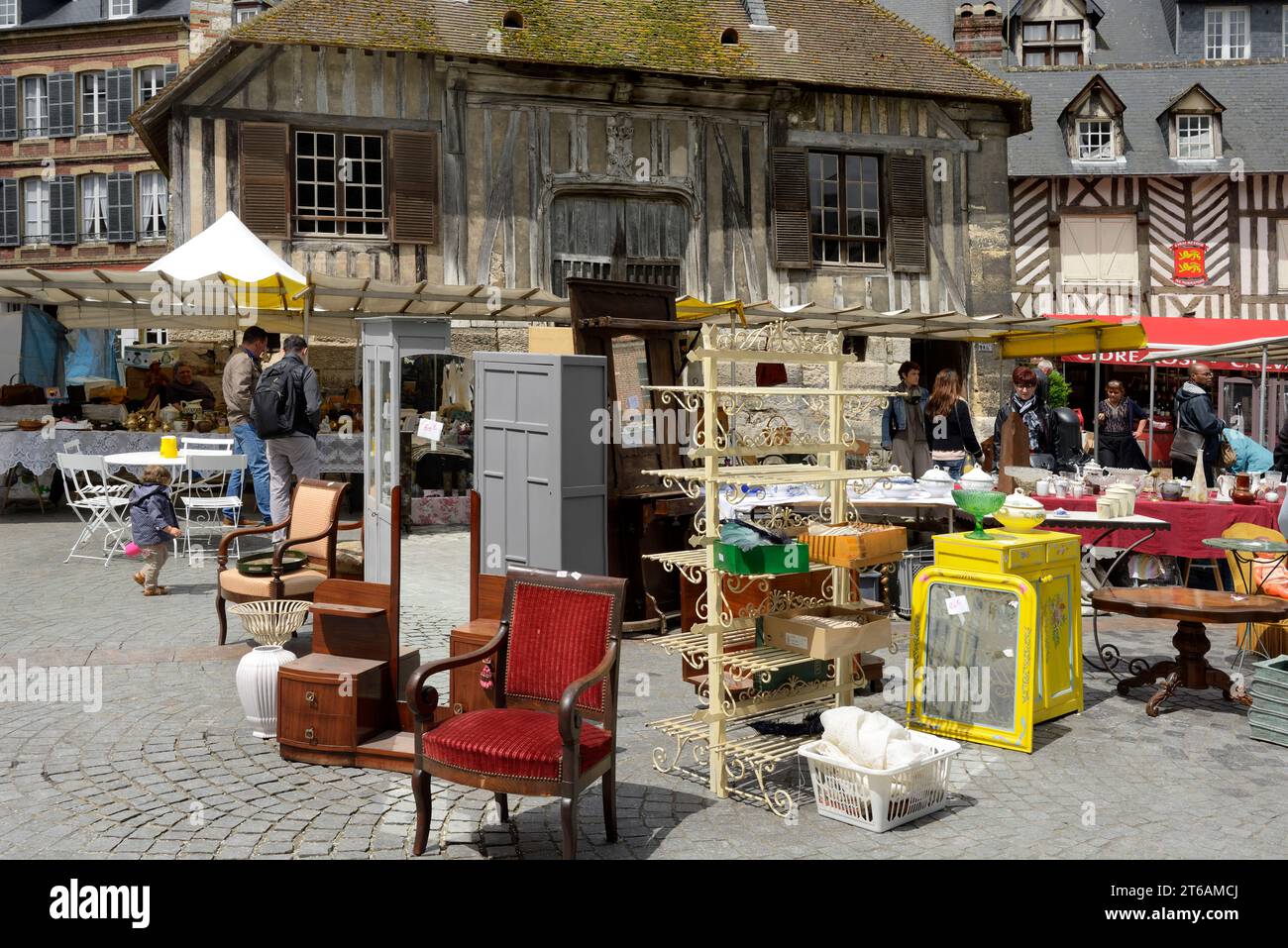 Flea market honfleur hi-res stock photography and images - Alamy