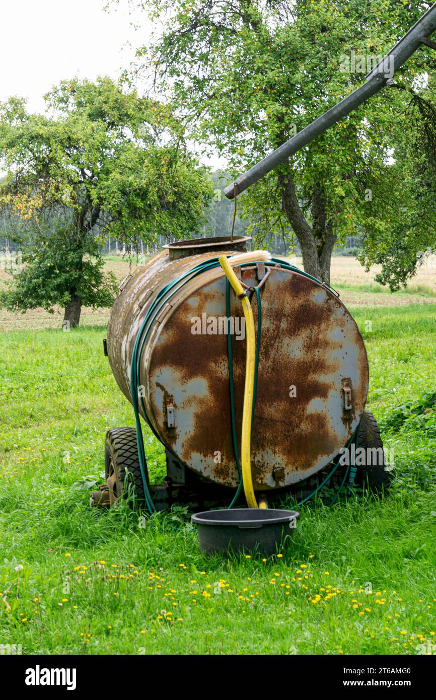 Barrel fill with water hi-res stock photography and images - Alamy