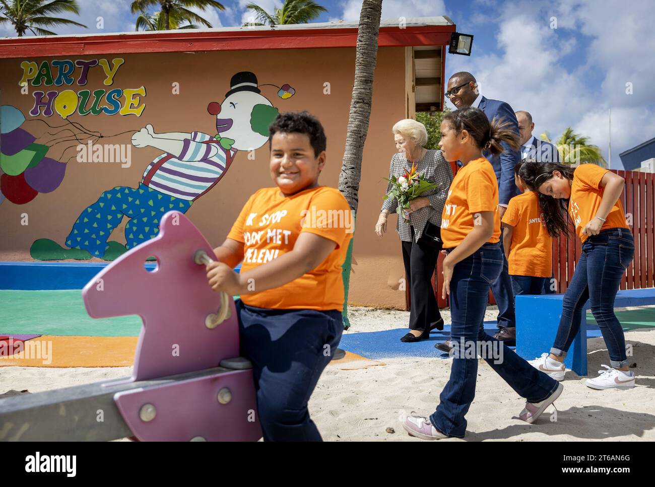ORANJESTAD - Princess Beatrix visits the Neptali Henriquez Park ...