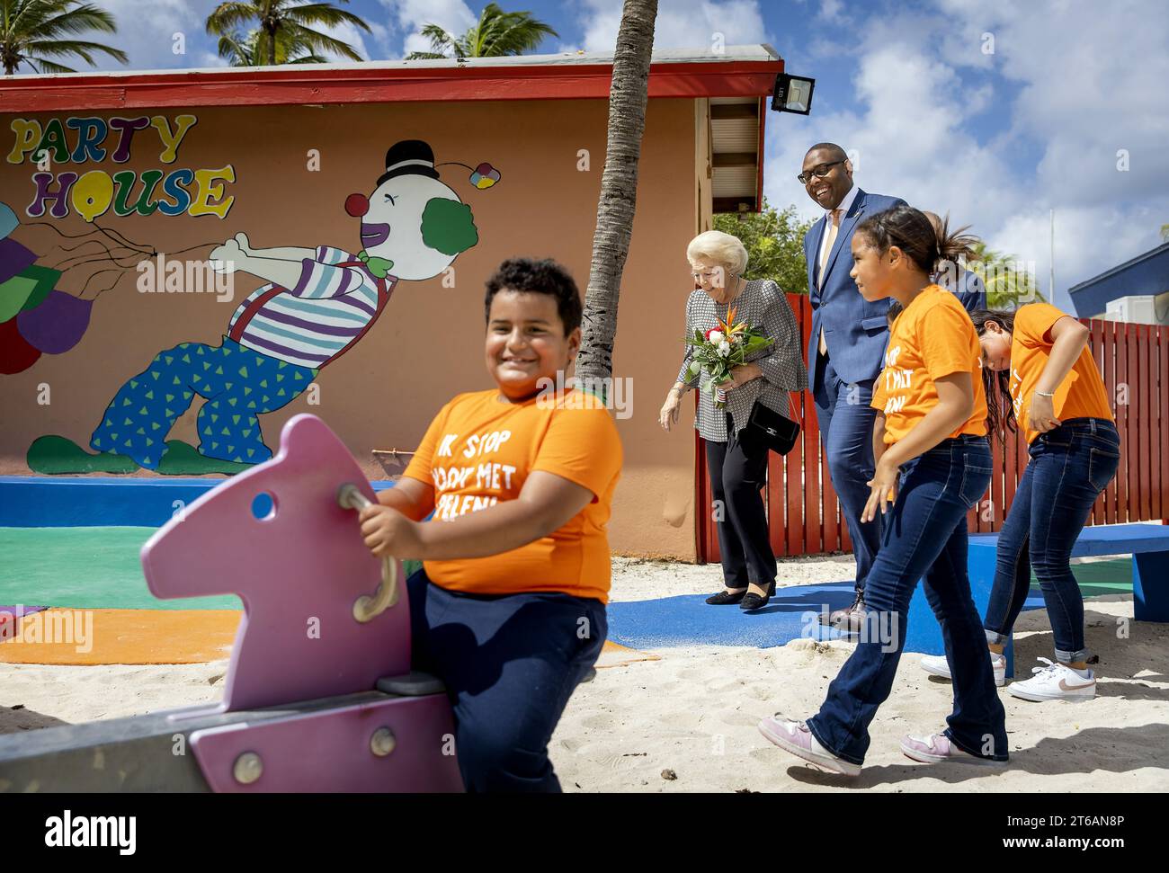 ORANJESTAD - Princess Beatrix visits the Neptali Henriquez Park ...