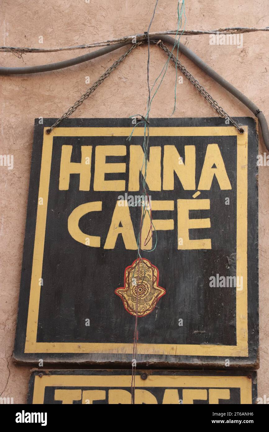cafe sign showing henna cafe Stock Photo - Alamy