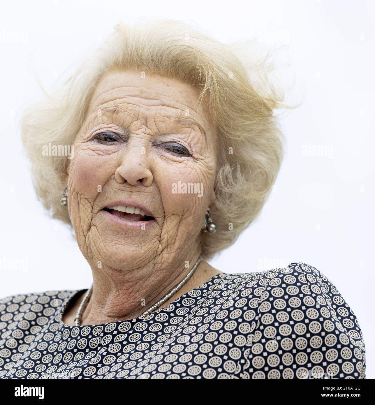 ORANJESTAD - Princess Beatrix visits the Neptali Henriquez Park playground. The playground ...