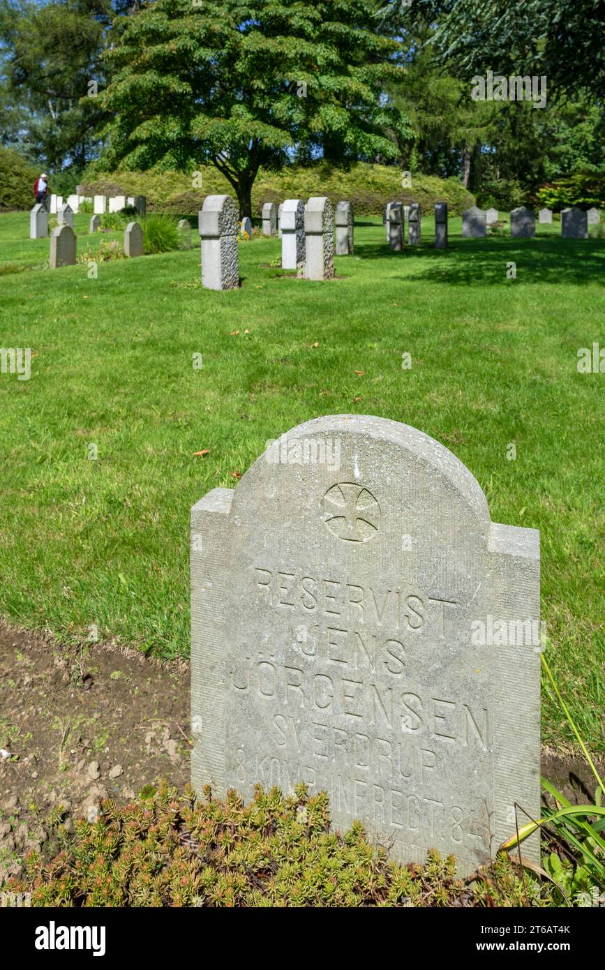 German grave hi-res stock photography and images - Alamy