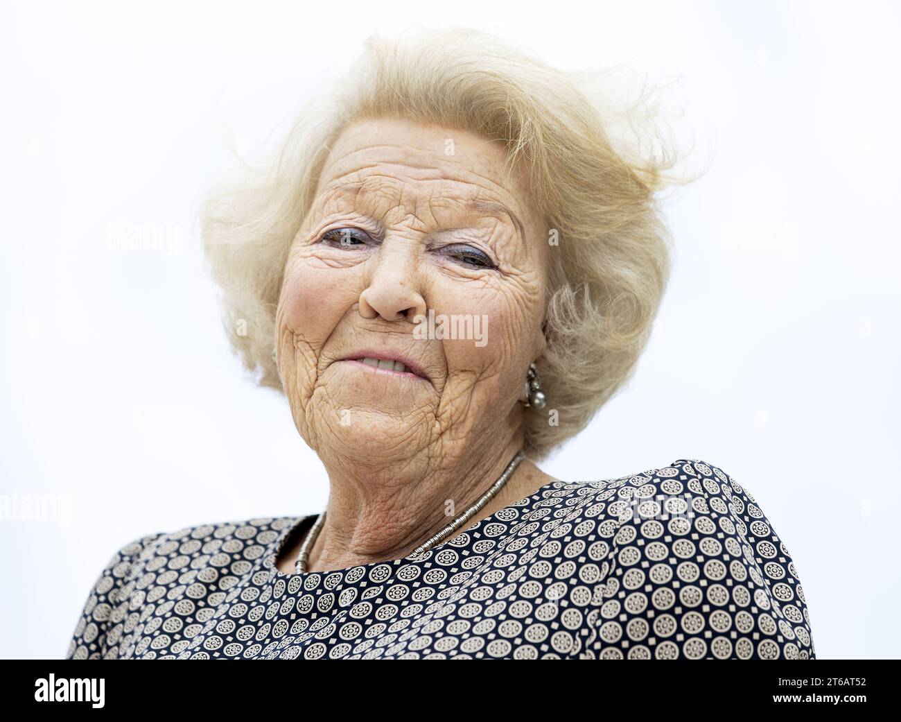 ORANJESTAD - Princess Beatrix visits the Neptali Henriquez Park ...