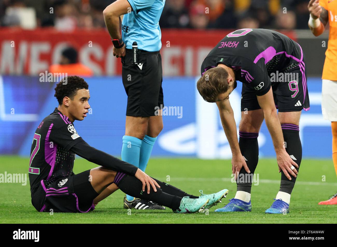 Jamal Musiala of Bayern Muenchen verletzt MUNICH, GERMANY - NOVEMBER 08 ...