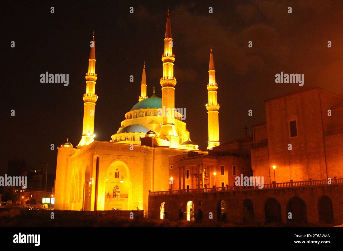 Lebanon: The illuminated Mohammad al Amin Mosque of Beirut at night ...