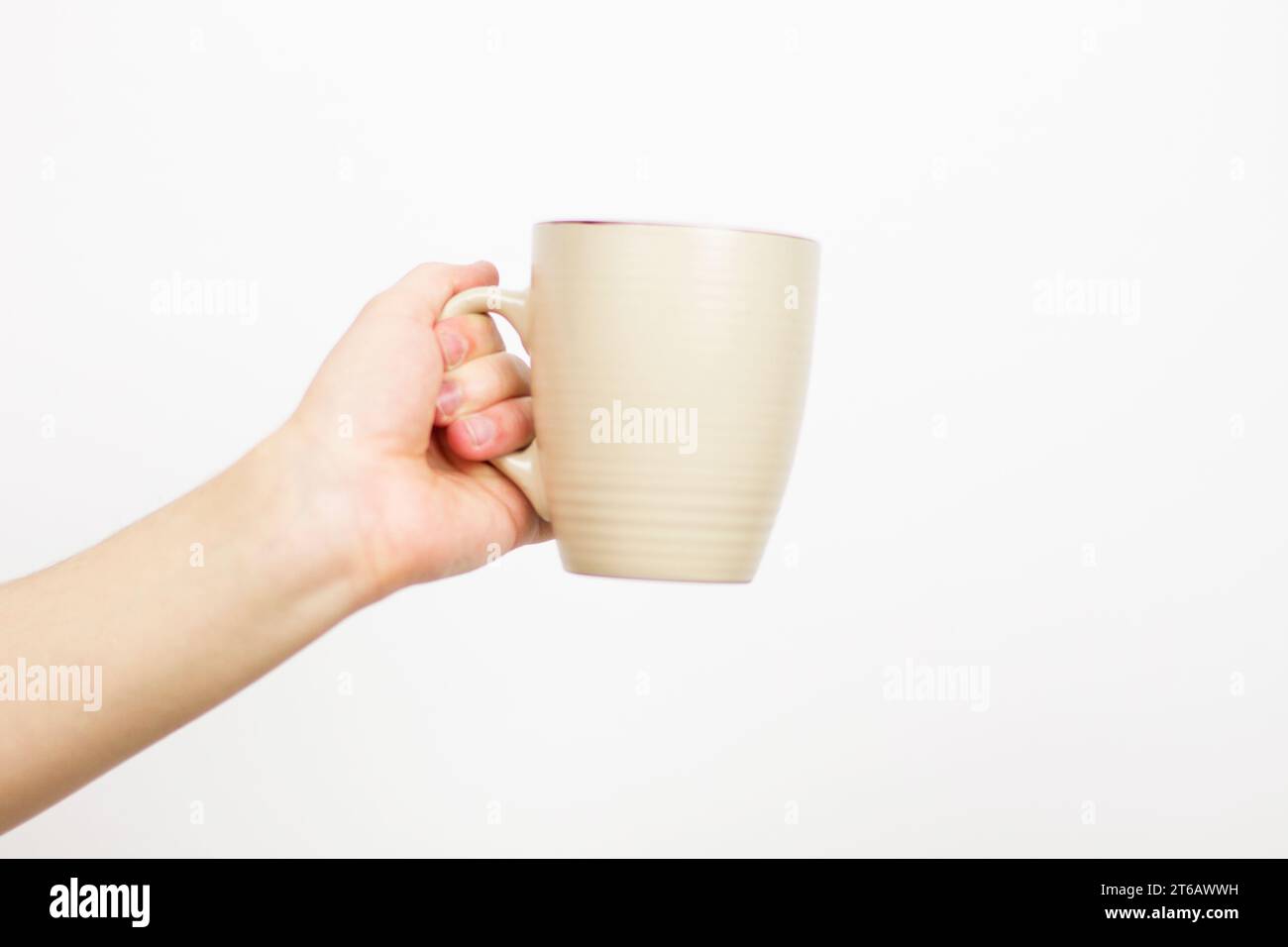 hand holding a cup - empty, blank, mock up Stock Photo - Alamy