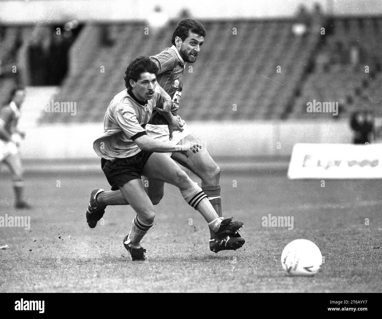 WOLVES V LINCOLN 2/5/87 Andy Thompson and Peter Daniel Stock Photo - Alamy