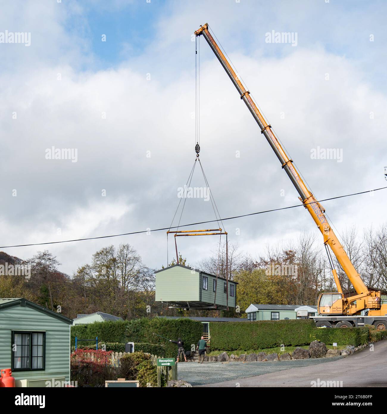 Lorry mounted crane hi-res stock photography and images - Alamy