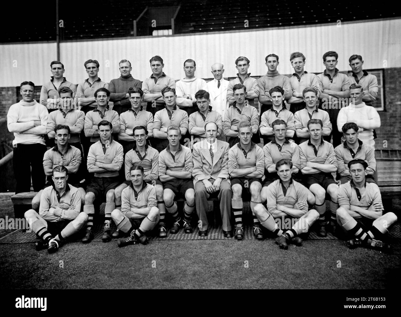 Wolverhampton Wanderers football team with new manager Stan Cullis 1948 ...