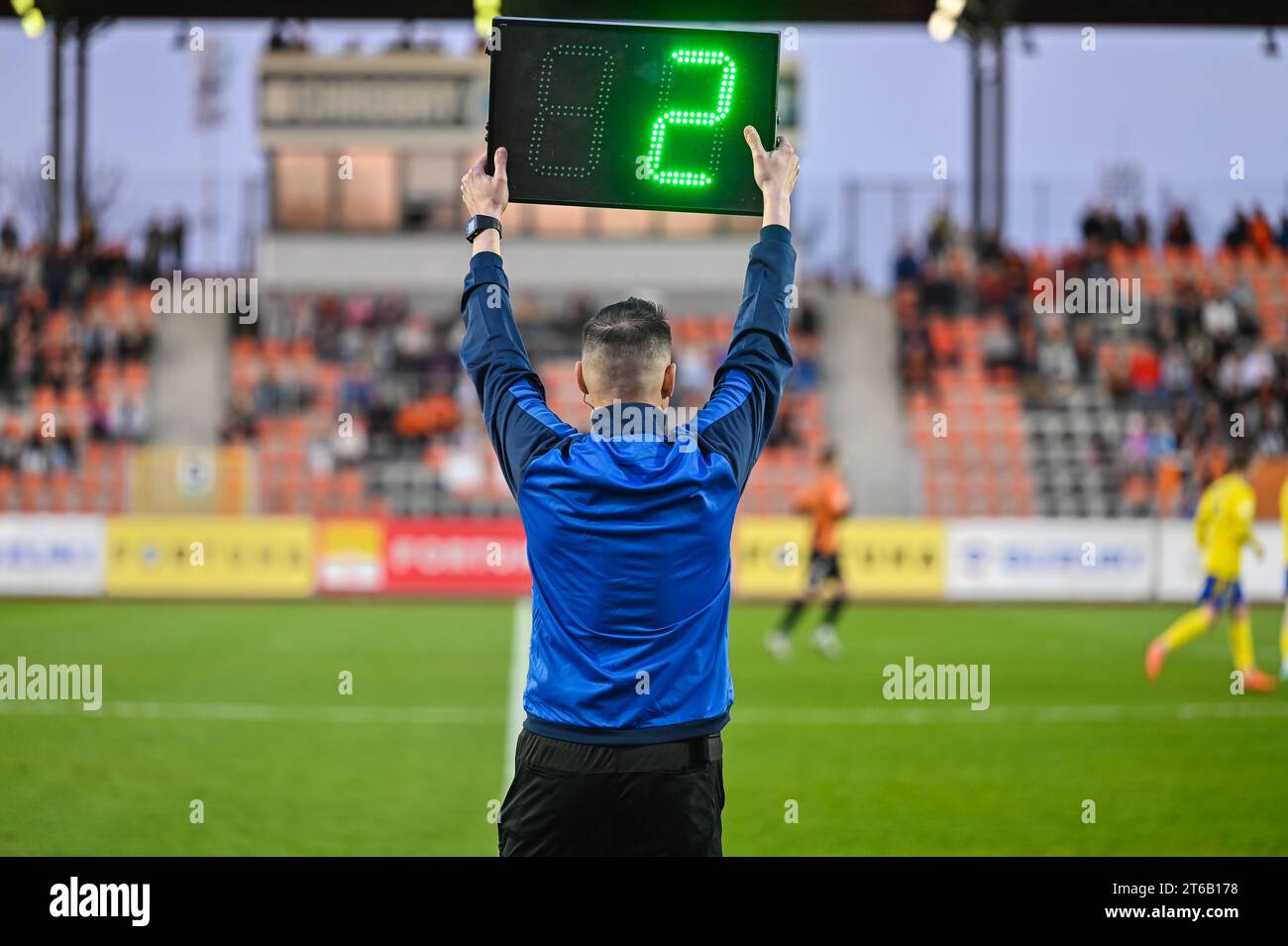 Two minutes during hi-res stock photography and images - Alamy