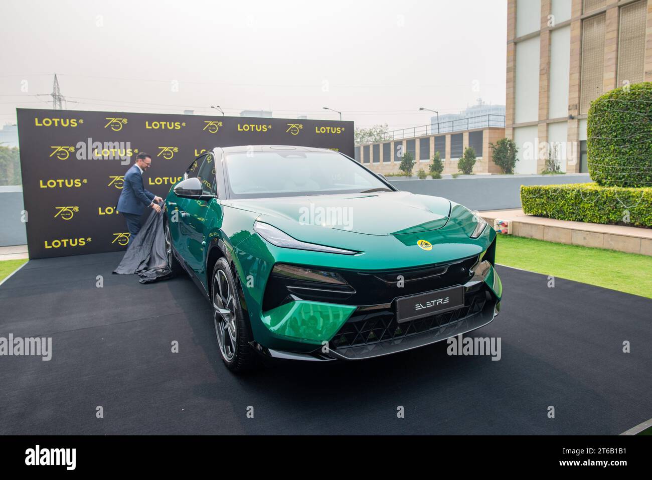 Luxury electric suv hi-res stock photography and images - Alamy