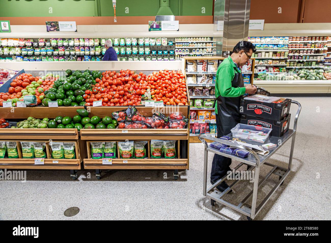 Publix grocery store employee hi-res stock photography and images - Alamy