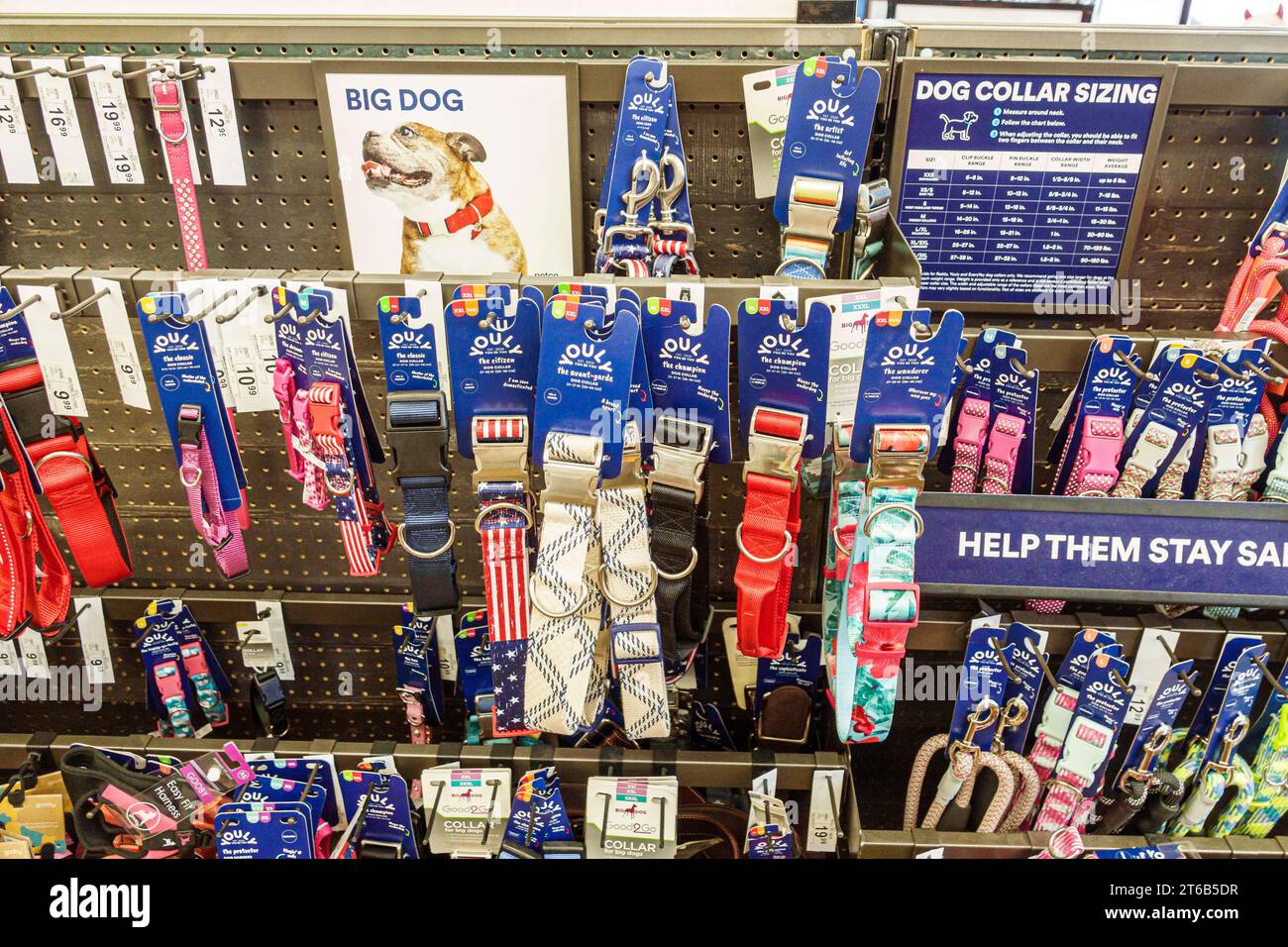 Petco store stores hi-res stock photography and images - Alamy