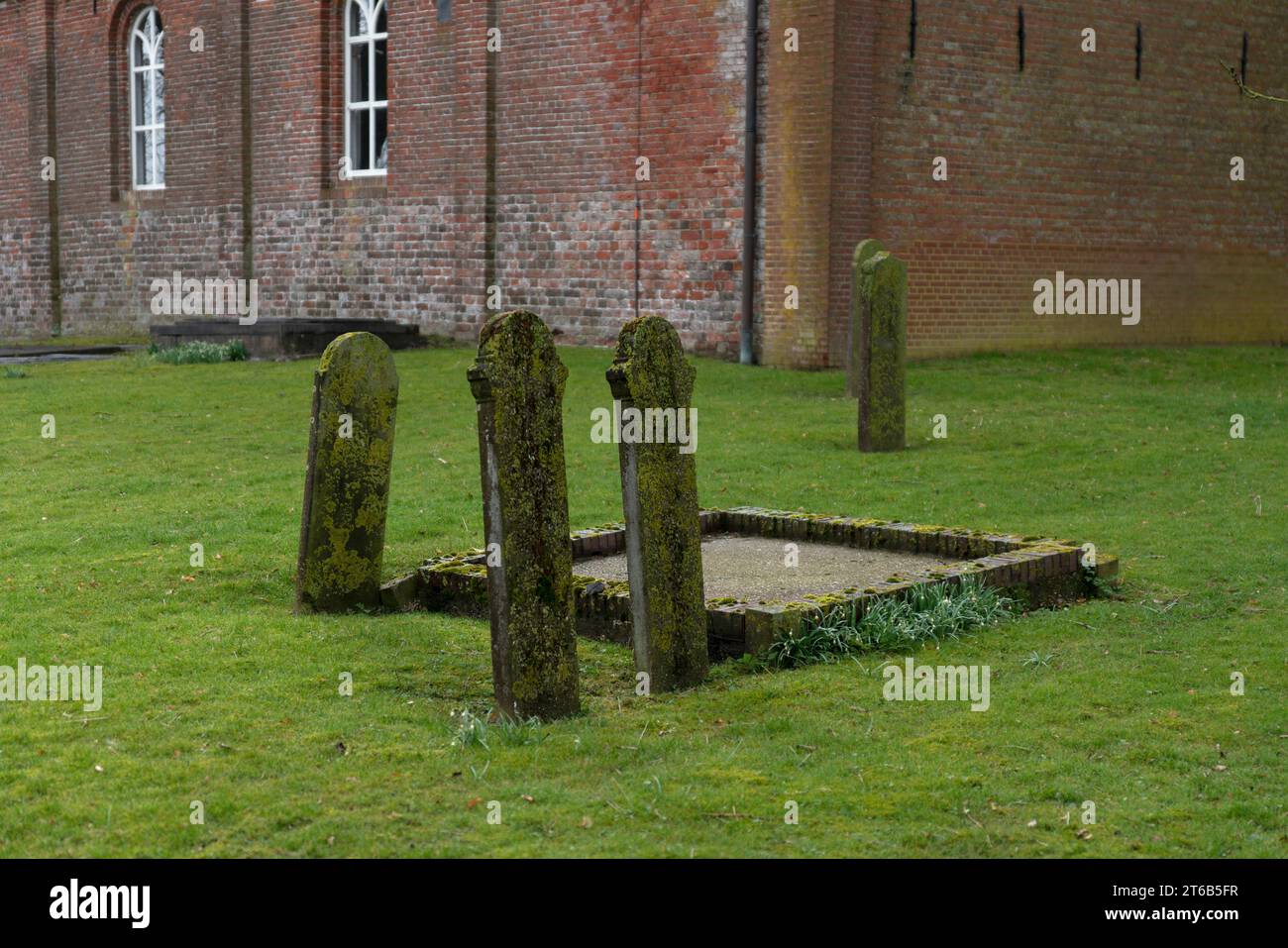 Weathered tombstone hi-res stock photography and images - Alamy