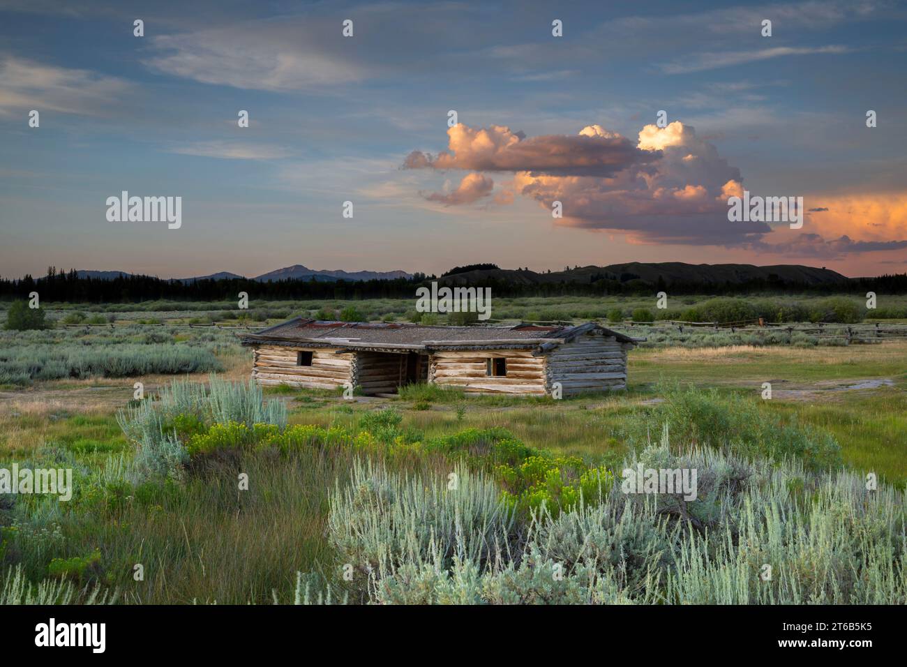 Double outside cabin hi-res stock photography and images - Alamy