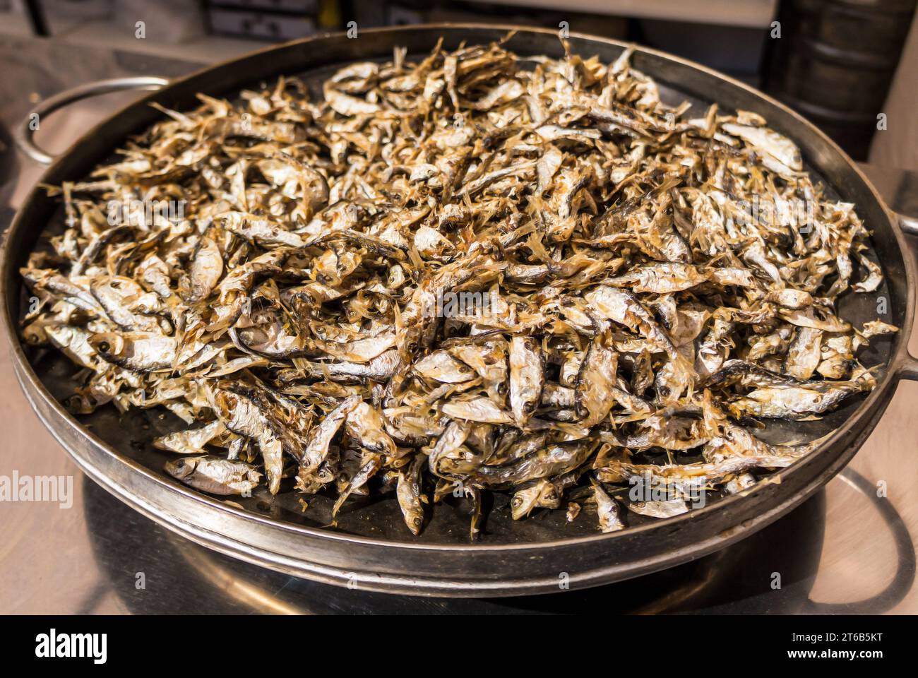 Frying pan small fish hi-res stock photography and images - Alamy