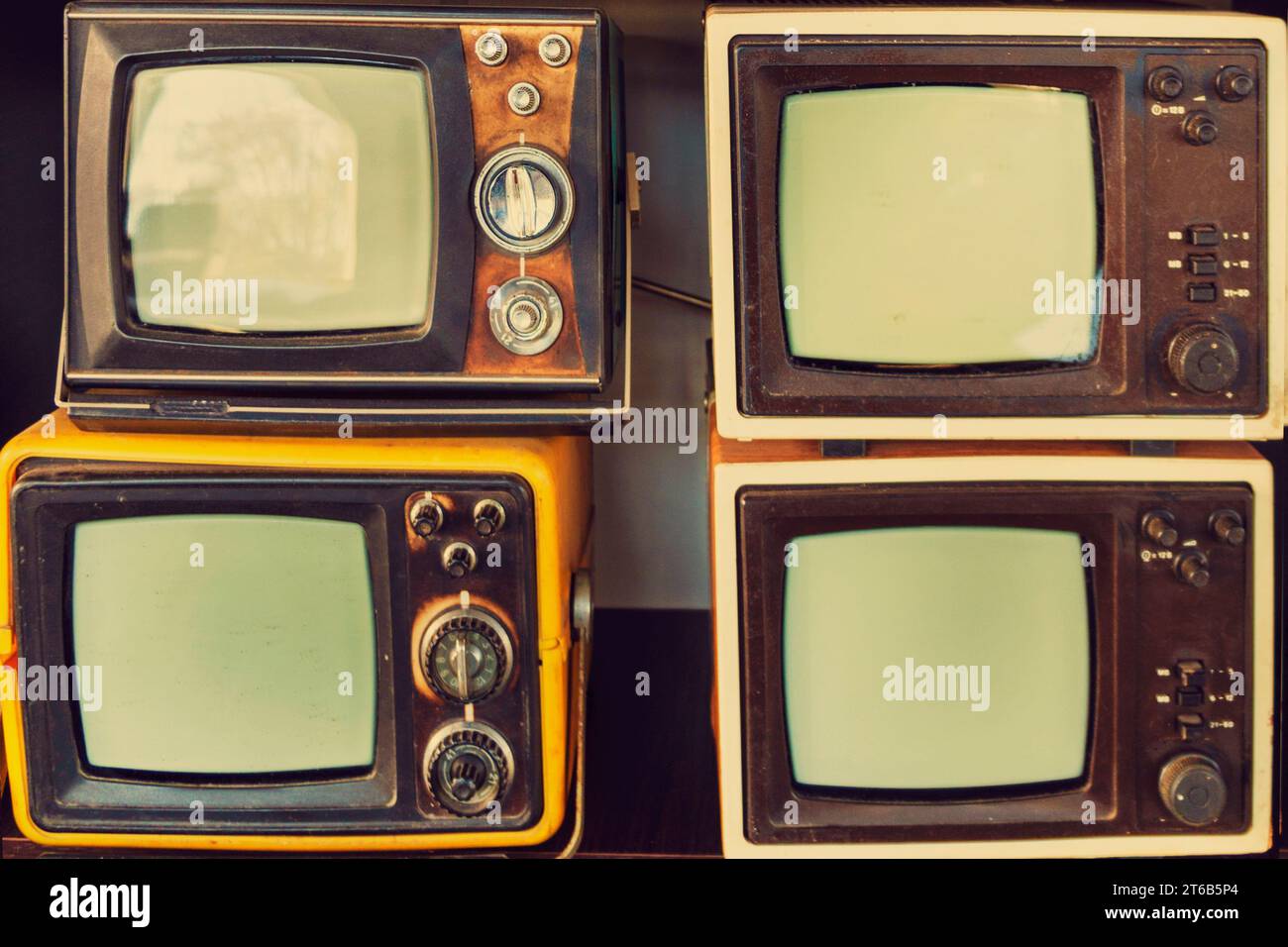 Multi monitors hi-res stock photography and images - Alamy