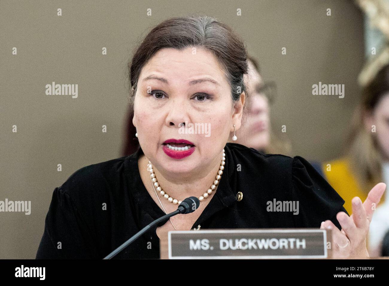 Tammy duckworth speaking hi-res stock photography and images - Alamy