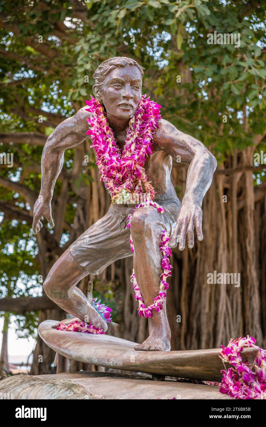 Honolulu, HI, US-October 29, 2023: Statue of a surfer on Waikiki Beach ...