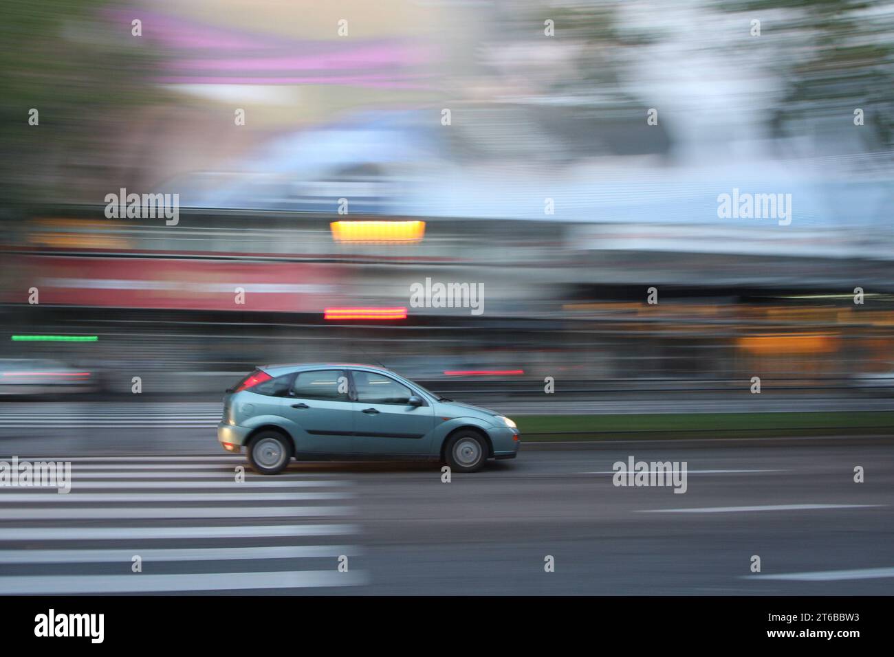 Pedestrian crossing street pan shot hi-res stock photography and images ...