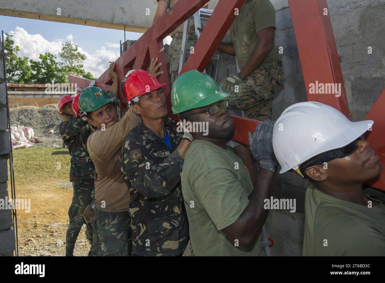 US, Philippine Armed Forces build schools in the Philippines 150416 ...