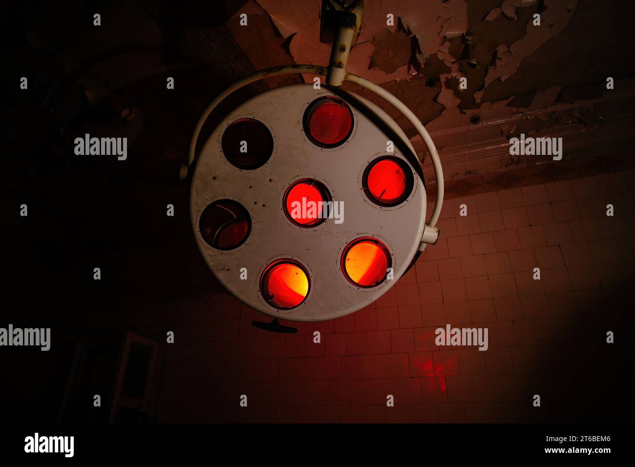 Dirty operating room hi-res stock photography and images - Alamy